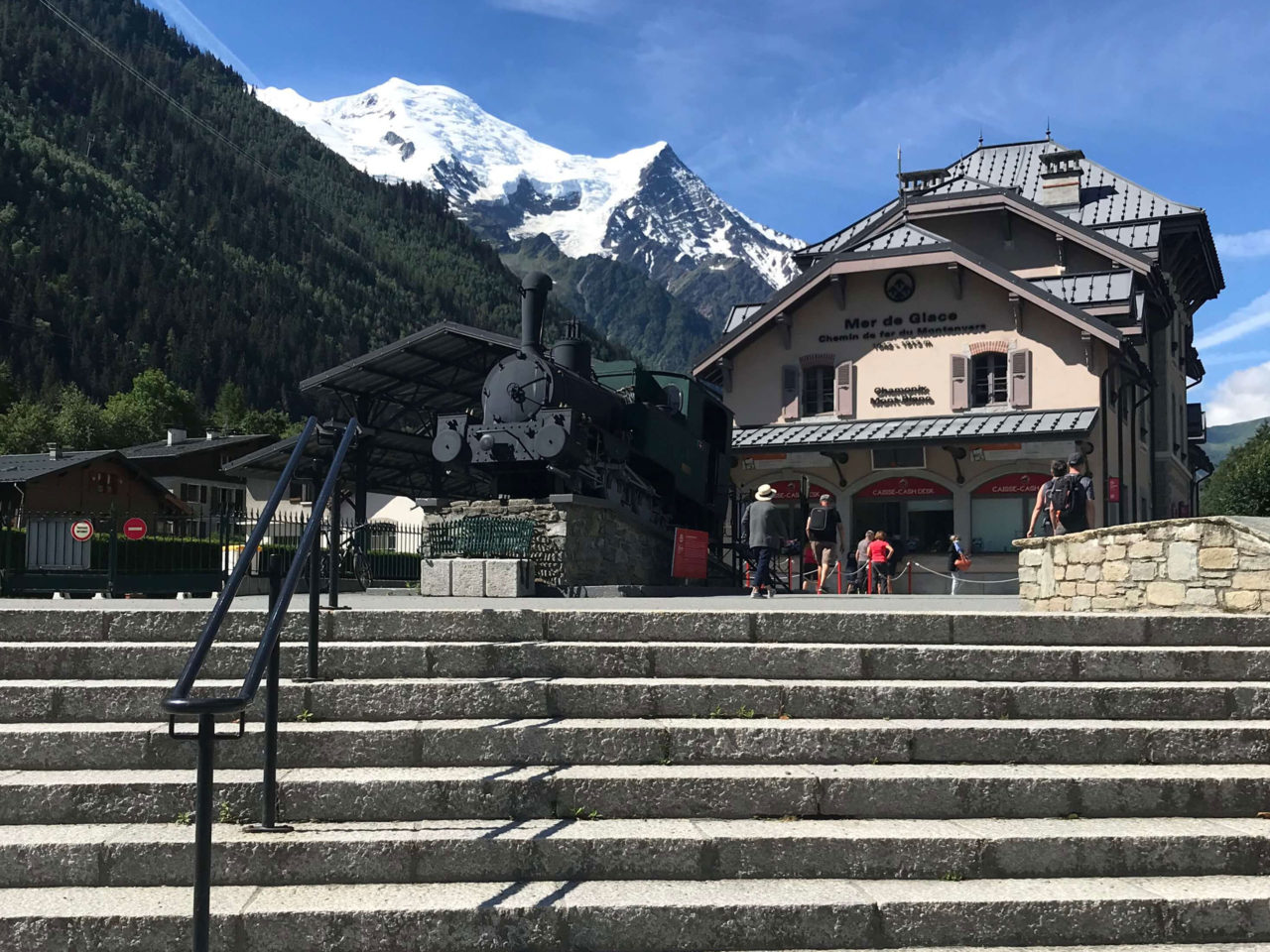 Promenade insolite en petit train à la découverte de l'histoire de la ...